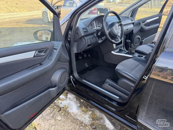 Melns Mercedes-Benz A 180 2006 Viļņa, ar dzinēja tilpumu 2.00 L un nobraukumu 220 tūkst. km par 1400 €, foto 10 vietnē AUTOMOTO.COM.LV