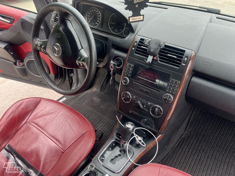 Melns Mercedes-Benz A 180 2006 Šauļi, ar dzinēja tilpumu 2.00 L un nobraukumu 168 tūkst. km par 1349 €, foto 13 vietnē AUTOMOTO.COM.LV