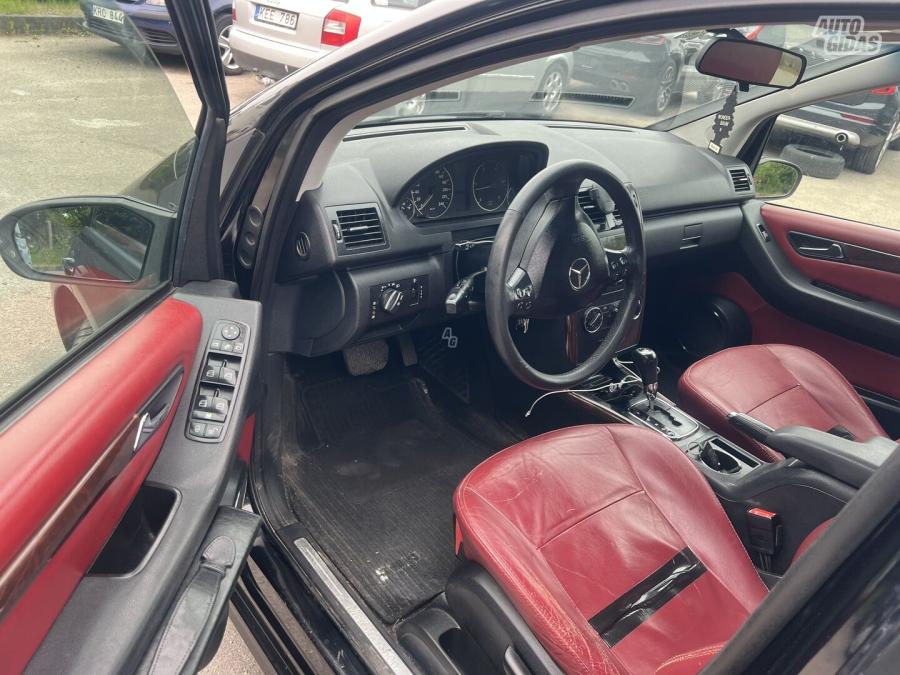 Melns Mercedes-Benz A 180 2006 Šauļi, ar dzinēja tilpumu 2.00 L un nobraukumu 168 tūkst. km par 1349 €, foto 14 vietnē AUTOMOTO.COM.LV