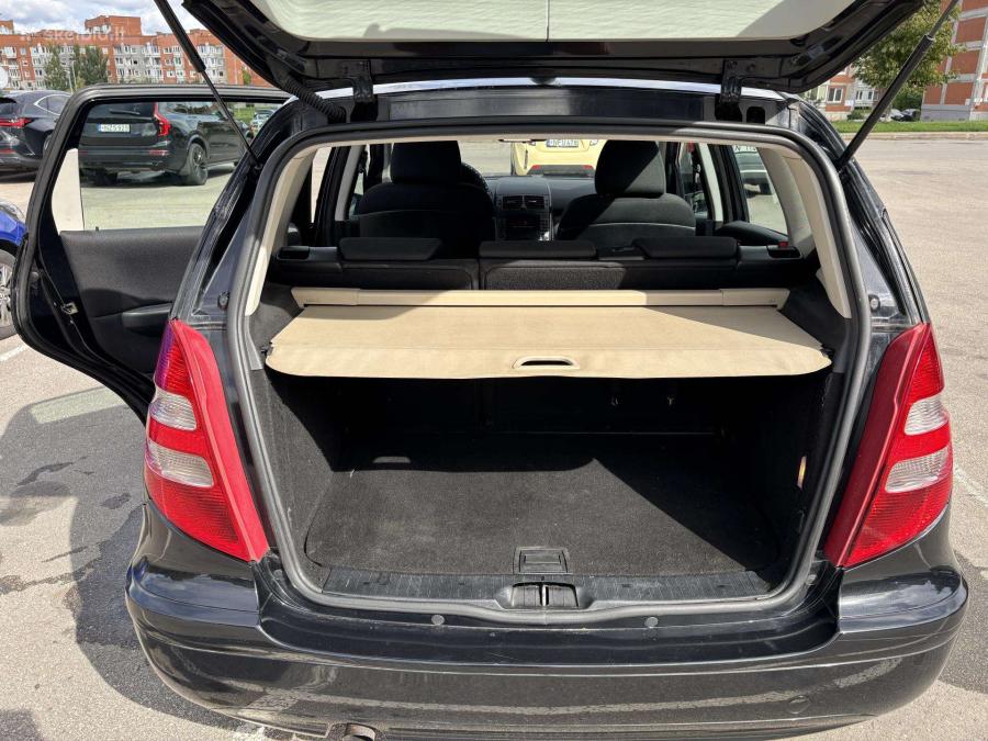 Black Mercedes-Benz A 180 2006 in Klaipeda, with an engine capacity of 2.00 L and mileage of 288 thousand km for 1250 €, photo 3 on AUTOMOTO.COM.LV