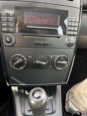 Black Mercedes-Benz A 180 2006 in Klaipeda, with an engine capacity of 2.00 L and mileage of 288 thousand km for 1250 €, photo 7 on AUTOMOTO.COM.LV