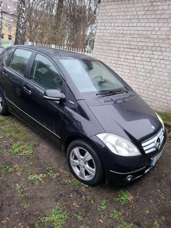 Black Mercedes-Benz A 180 2008 in Kaunas, with an engine capacity of 1.99 L and mileage of 271 thousand km for 2790 €, photo 2 on AUTOMOTO.COM.LV