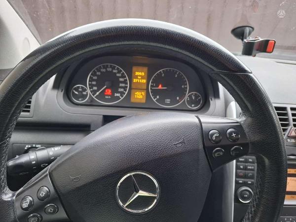 Black Mercedes-Benz A 180 2008 in Kaunas, with an engine capacity of 1.99 L and mileage of 271 thousand km for 2790 €, photo 3 on AUTOMOTO.COM.LV