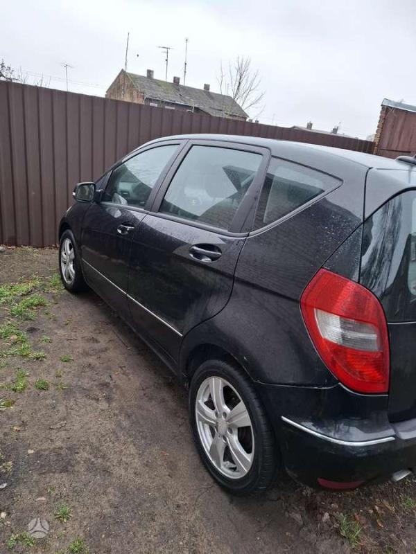 Black Mercedes-Benz A 180 2008 in Kaunas, with an engine capacity of 1.99 L and mileage of 271 thousand km for 2790 €, photo 4 on AUTOMOTO.COM.LV