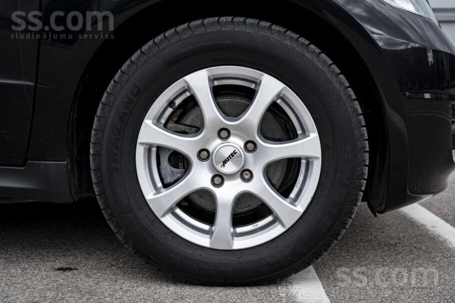 Black Mercedes-Benz A 180 2011 in Riga, with an engine capacity of 2.00 L and mileage of 0 thousand km for 4350 €, photo 10 on AUTOMOTO.COM.LV