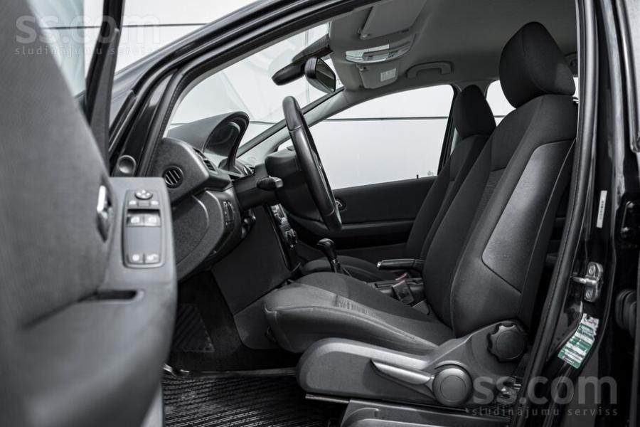Black Mercedes-Benz A 180 2011 in Riga, with an engine capacity of 2.00 L and mileage of 0 thousand km for 4350 €, photo 11 on AUTOMOTO.COM.LV