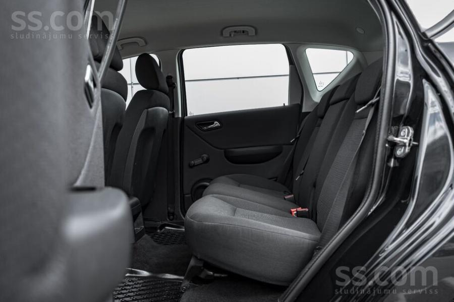Black Mercedes-Benz A 180 2011 in Riga, with an engine capacity of 2.00 L and mileage of 0 thousand km for 4350 €, photo 13 on AUTOMOTO.COM.LV