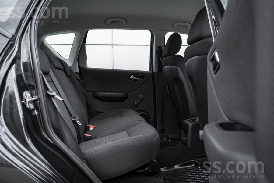 Black Mercedes-Benz A 180 2011 in Riga, with an engine capacity of 2.00 L and mileage of 0 thousand km for 4350 €, photo 14 on AUTOMOTO.COM.LV