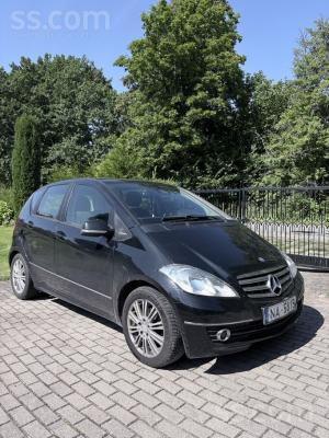 Melns Mercedes-Benz A 180 2012 Rīga, ar dzinēja tilpumu 2.00 L un nobraukumu 186 tūkst. km par 3750 €, foto  vietnē AUTOMOTO.COM.LV