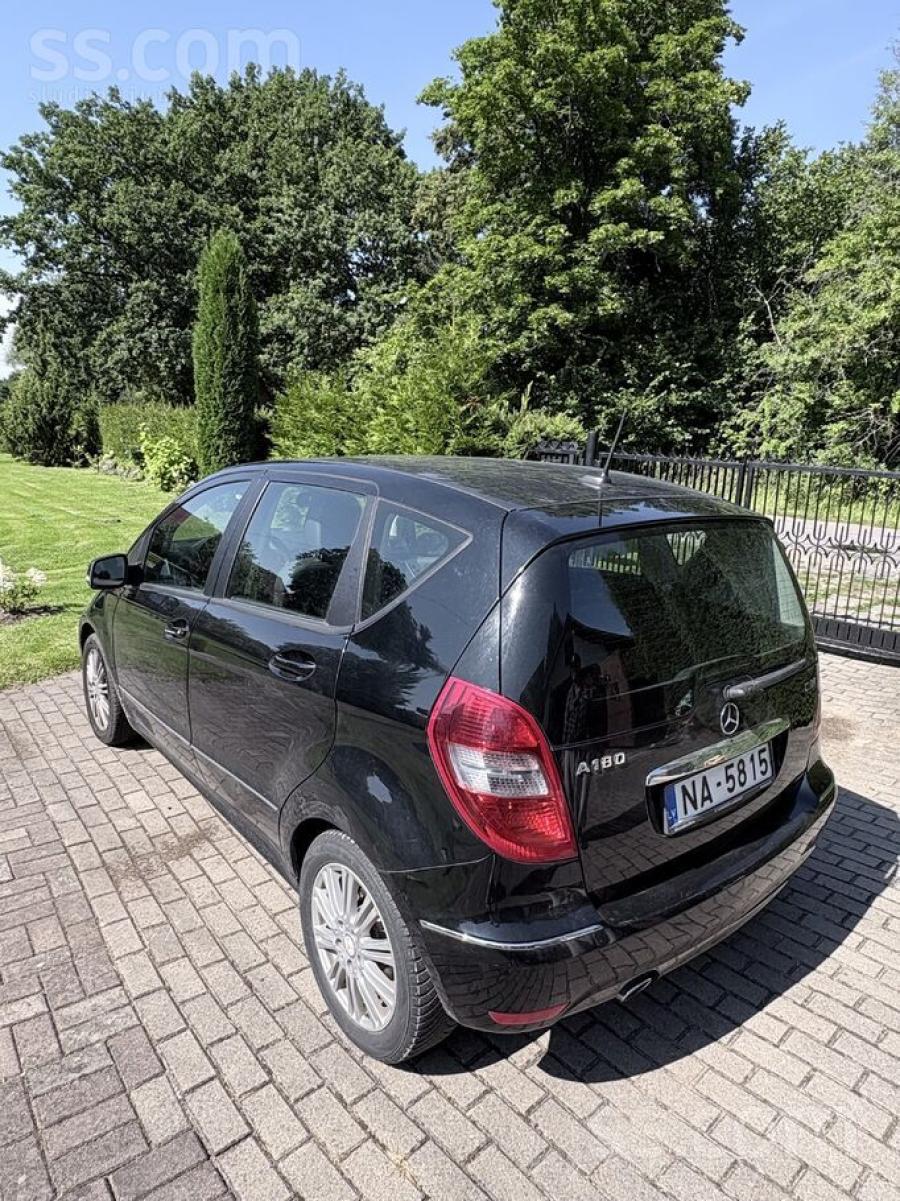 Черный Мерседес А 180 2012 в Рига, объемом двигателя 2.00 л и пробегом 186 тыс. км за 3750 €, фото 5 на AUTOMOTO.COM.LV