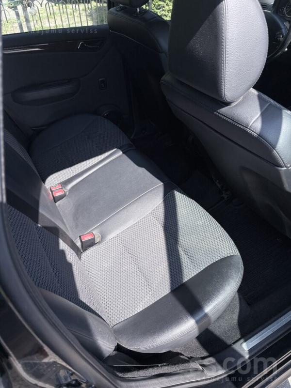 Melns Mercedes-Benz A 180 2012 Rīga, ar dzinēja tilpumu 2.00 L un nobraukumu 186 tūkst. km par 3750 €, foto 9 vietnē AUTOMOTO.COM.LV