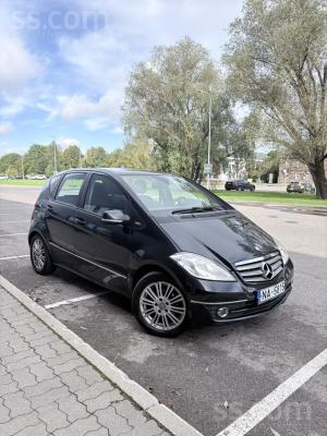 Melns Mercedes-Benz A 180 2012 Rīga, ar dzinēja tilpumu 2.00 L un nobraukumu 186 tūkst. km par 3700 €, foto 1 vietnē AUTOMOTO.COM.LV