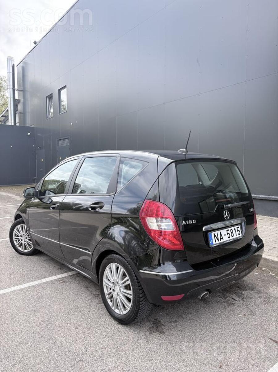 Melns Mercedes-Benz A 180 2012 Rīga, ar dzinēja tilpumu 2.00 L un nobraukumu 186 tūkst. km par 3700 €, foto 4 vietnē AUTOMOTO.COM.LV