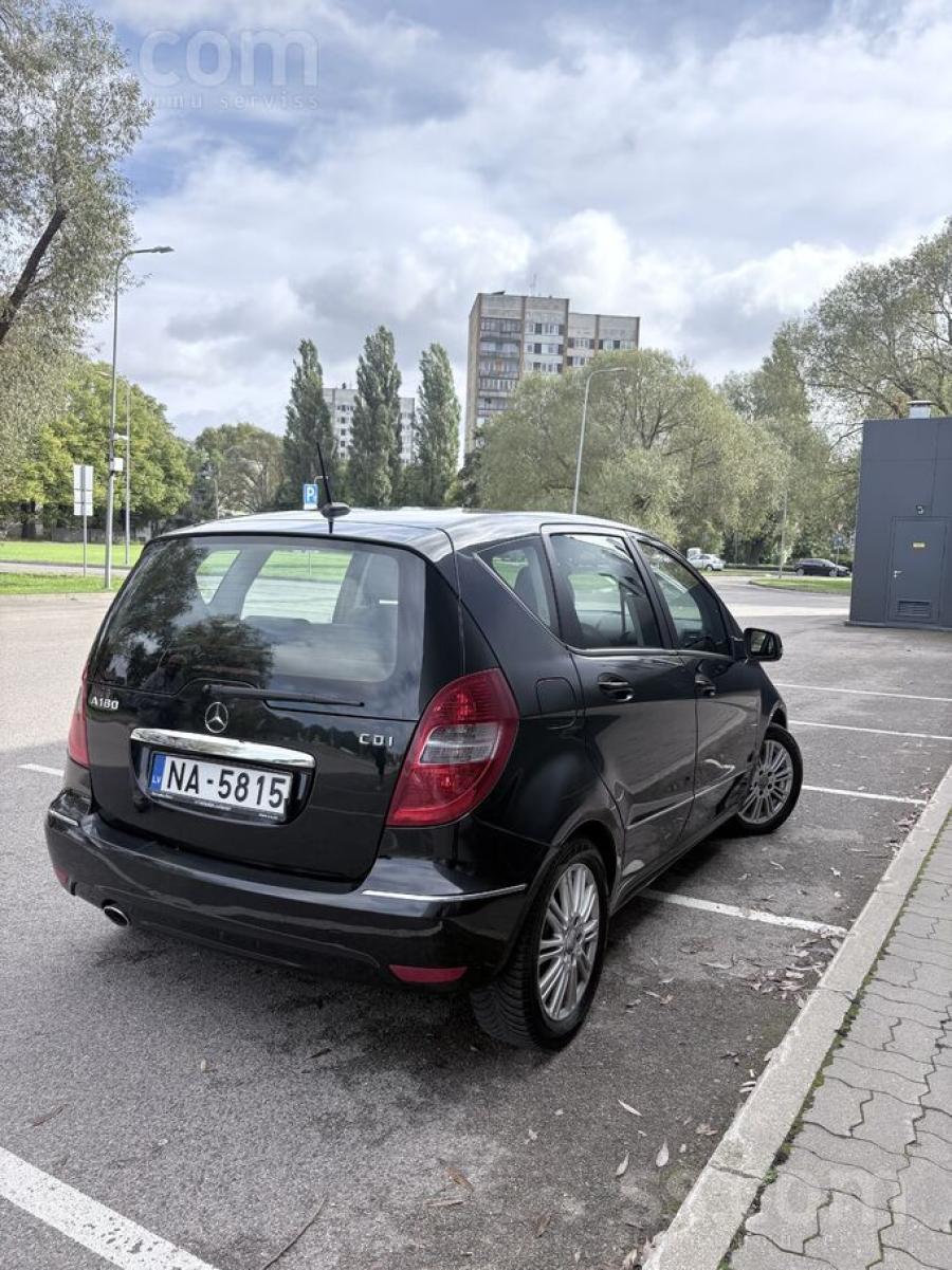 Melns Mercedes-Benz A 180 2012 Rīga, ar dzinēja tilpumu 2.00 L un nobraukumu 186 tūkst. km par 3700 €, foto 5 vietnē AUTOMOTO.COM.LV