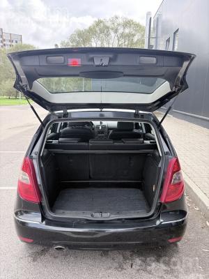 Melns Mercedes-Benz A 180 2012 Rīga, ar dzinēja tilpumu 2.00 L un nobraukumu 186 tūkst. km par 3700 €, foto 7 vietnē AUTOMOTO.COM.LV
