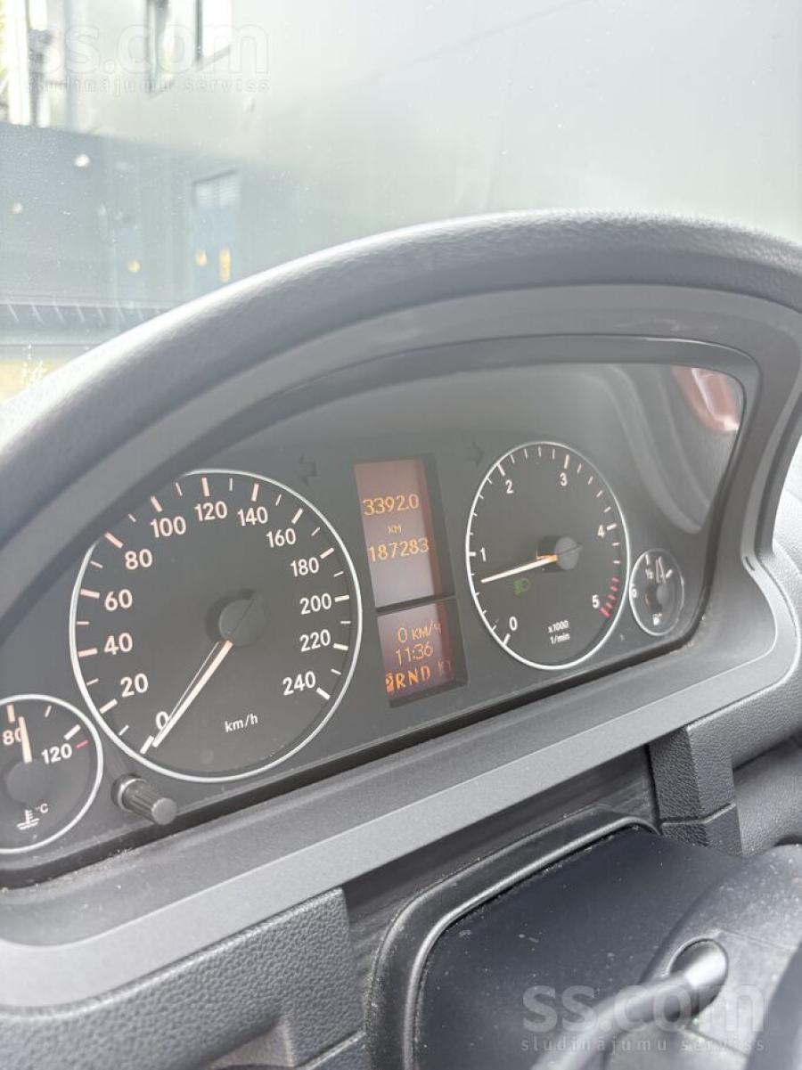 Melns Mercedes-Benz A 180 2012 Rīga, ar dzinēja tilpumu 2.00 L un nobraukumu 186 tūkst. km par 3700 €, foto 14 vietnē AUTOMOTO.COM.LV