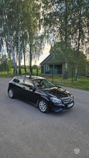 Black Mercedes-Benz A 180 2013 in Vilnius, with an engine capacity of 1.99 L and mileage of 340 thousand km for 5150 €, photo 4 on AUTOMOTO.COM.LV
