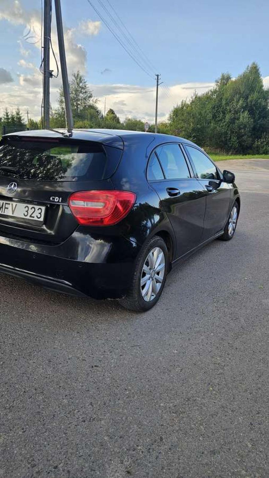 Black Mercedes-Benz A 180 2013 in Vilnius, with an engine capacity of 1.99 L and mileage of 340 thousand km for 5150 €, photo 9 on AUTOMOTO.COM.LV
