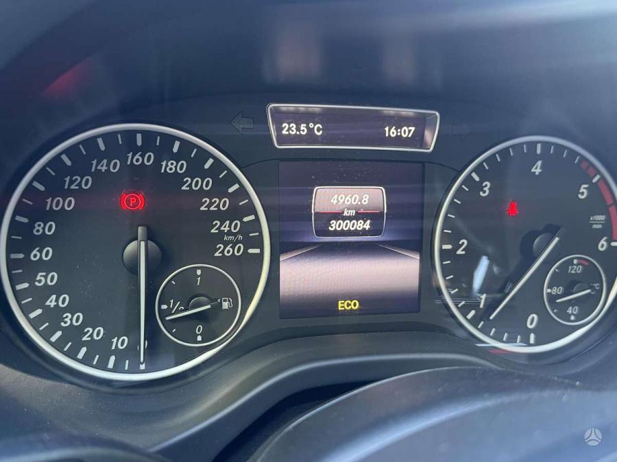 Melns Mercedes-Benz A 180 2014 Tauragė, ar dzinēja tilpumu 1.46 L un nobraukumu 300 tūkst. km par 6100 €, foto 14 vietnē AUTOMOTO.COM.LV
