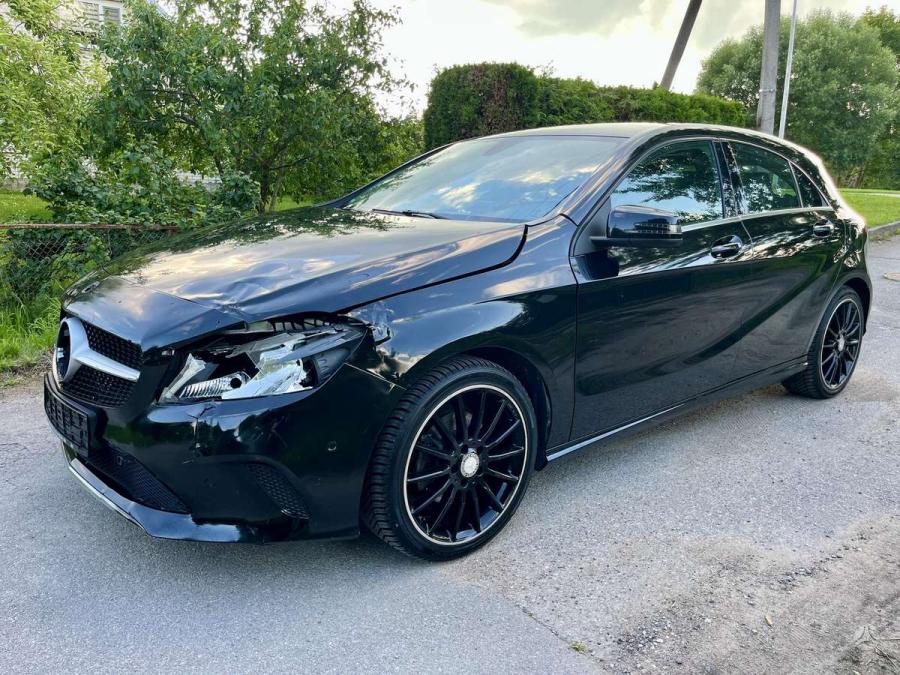 Black Mercedes-Benz A 180 2016 in Kelme, with an engine capacity of 1.60 L and mileage of 158 thousand km for 4700 €, photo 4 on AUTOMOTO.COM.LV