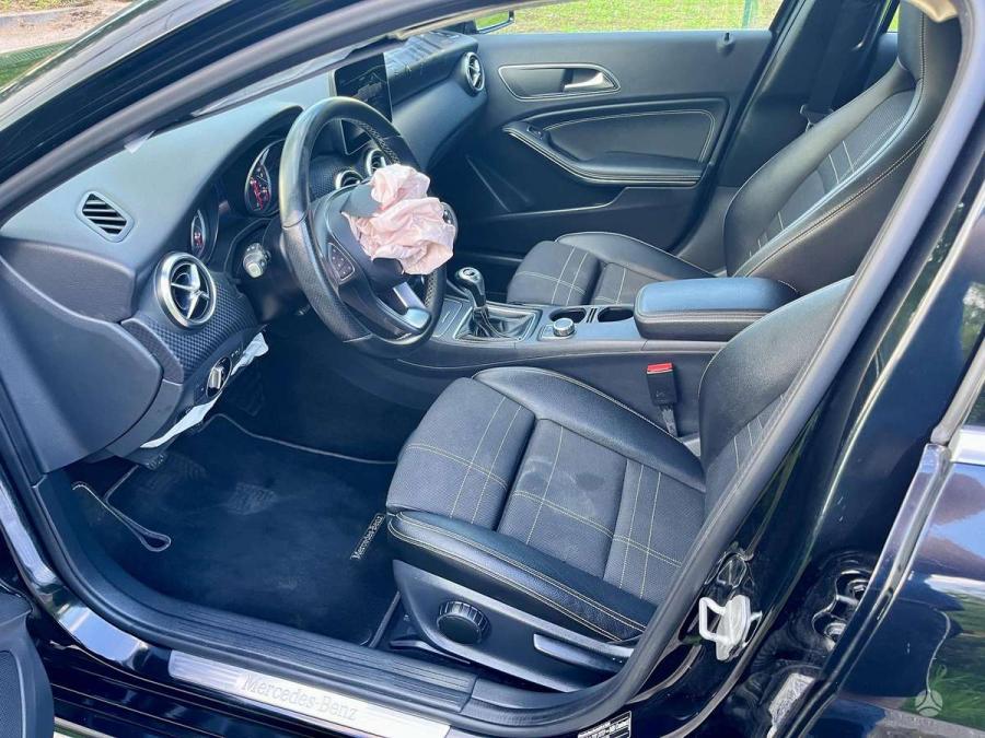 Black Mercedes-Benz A 180 2016 in Kelme, with an engine capacity of 1.60 L and mileage of 158 thousand km for 4700 €, photo 8 on AUTOMOTO.COM.LV