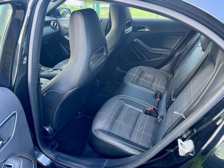 Black Mercedes-Benz A 180 2016 in Kelme, with an engine capacity of 1.60 L and mileage of 158 thousand km for 4700 €, photo 9 on AUTOMOTO.COM.LV
