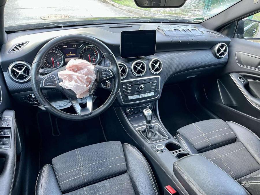 Black Mercedes-Benz A 180 2016 in Kelme, with an engine capacity of 1.60 L and mileage of 158 thousand km for 4700 €, photo 12 on AUTOMOTO.COM.LV