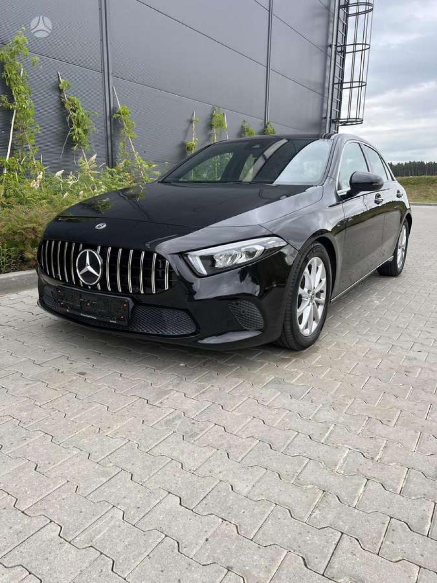 Black Mercedes-Benz A 180 2018 in Vilnius, with an engine capacity of 1.46 L and mileage of 164 thousand km for 13800 €, photo 1 on AUTOMOTO.COM.LV