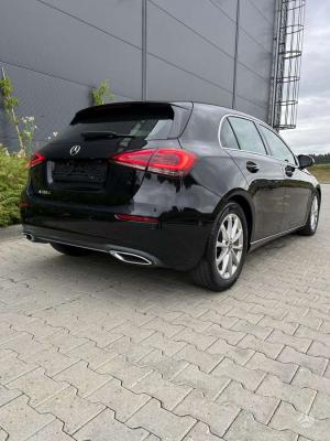 Black Mercedes-Benz A 180 2018 in Vilnius, with an engine capacity of 1.46 L and mileage of 164 thousand km for 13800 €, photo 4 on AUTOMOTO.COM.LV
