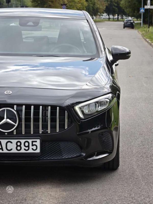 Black Mercedes-Benz A 180 2018 in Vilnius, with an engine capacity of 1.46 L and mileage of 164 thousand km for 15500 €, photo 4 on AUTOMOTO.COM.LV