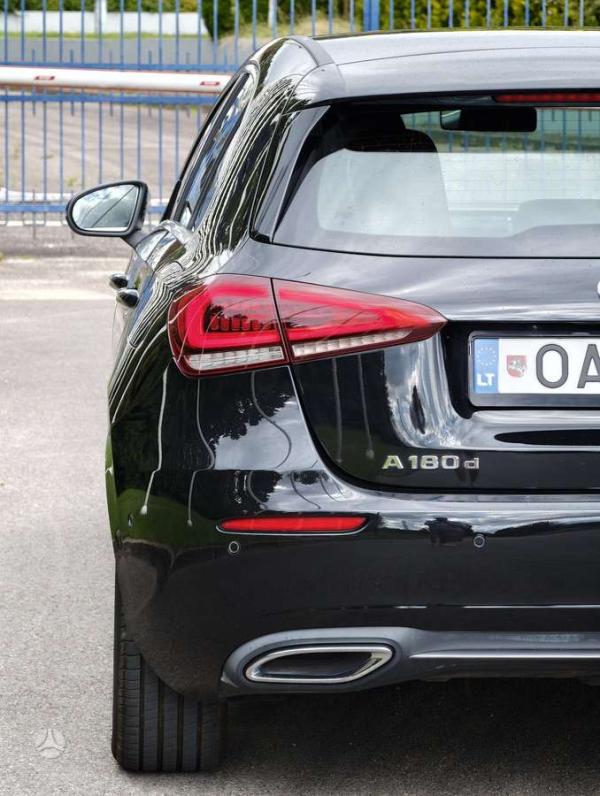 Black Mercedes-Benz A 180 2018 in Vilnius, with an engine capacity of 1.46 L and mileage of 164 thousand km for 15500 €, photo 9 on AUTOMOTO.COM.LV