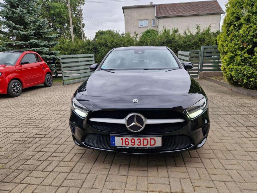 Melns Mercedes-Benz A 180 2019 Kelmė, ar dzinēja tilpumu 1.33 L un nobraukumu 84 tūkst. km par 12999 €, foto 1 vietnē AUTOMOTO.COM.LV