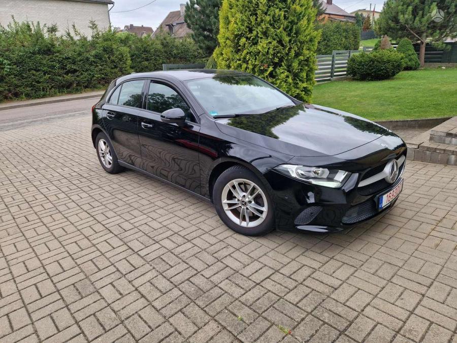 Melns Mercedes-Benz A 180 2019 Kelmė, ar dzinēja tilpumu 1.33 L un nobraukumu 84 tūkst. km par 12999 €, foto 3 vietnē AUTOMOTO.COM.LV