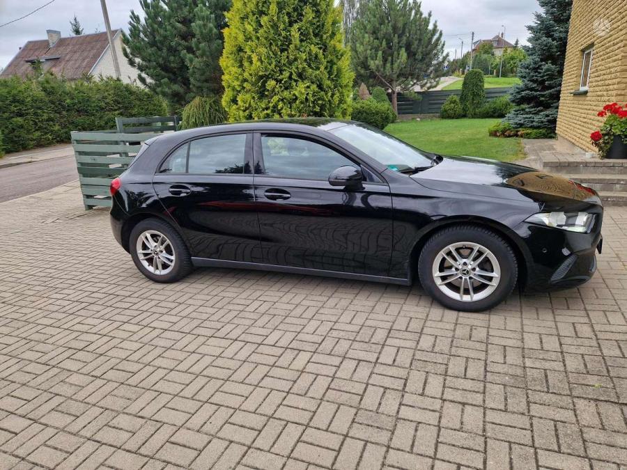 Melns Mercedes-Benz A 180 2019 Kelmė, ar dzinēja tilpumu 1.33 L un nobraukumu 84 tūkst. km par 12999 €, foto 4 vietnē AUTOMOTO.COM.LV