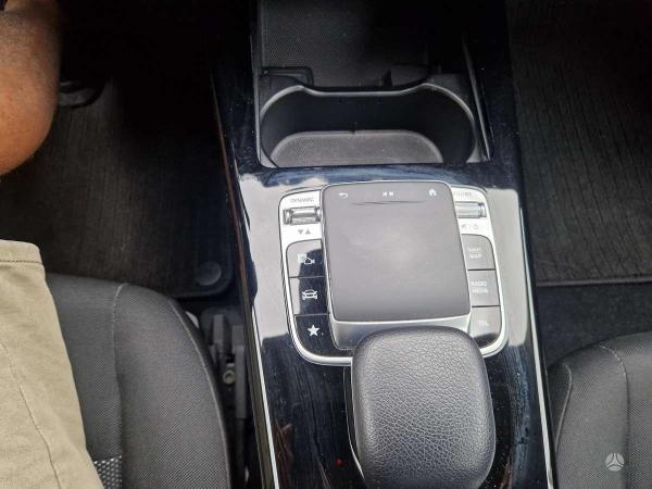Melns Mercedes-Benz A 180 2019 Kelmė, ar dzinēja tilpumu 1.33 L un nobraukumu 84 tūkst. km par 12999 €, foto 10 vietnē AUTOMOTO.COM.LV