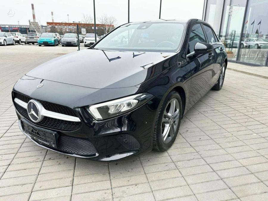 Melns Mercedes-Benz A 180 2022 Kauņa, ar dzinēja tilpumu 1.33 L un nobraukumu 169 tūkst. km par 16900 €, foto 1 vietnē AUTOMOTO.COM.LV