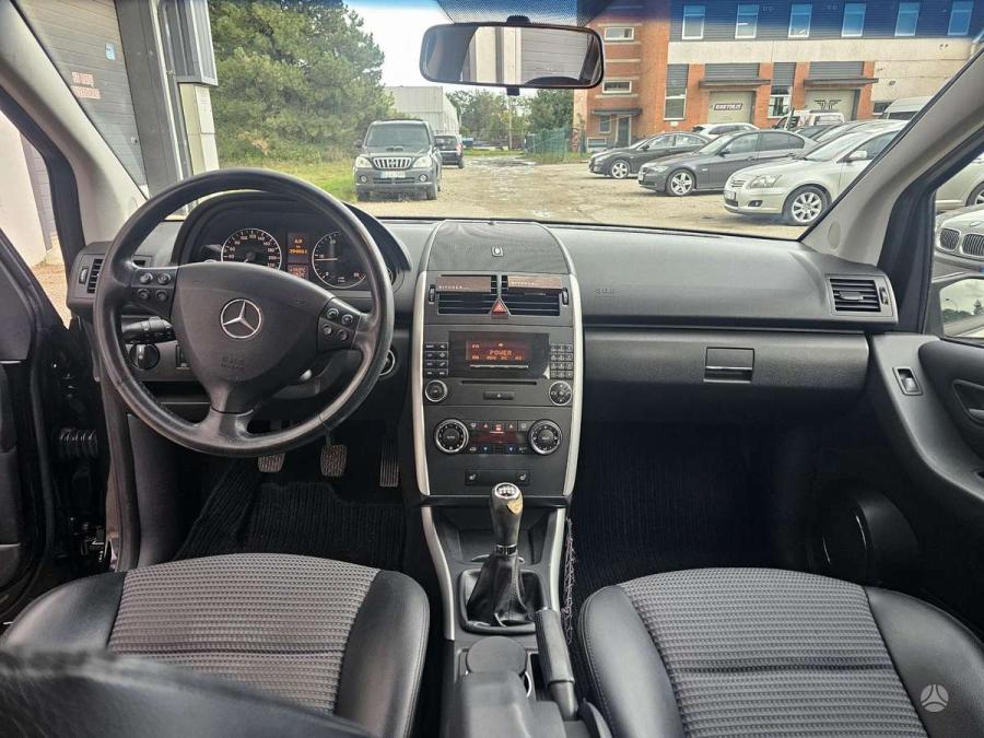 Melns Mercedes-Benz A 180 2004 Marijampole, ar dzinēja tilpumu 1.99 L un nobraukumu 295 tūkst. km par 1700 €, foto 5 vietnē AUTOMOTO.COM.LV