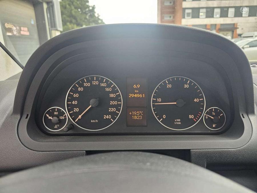 Melns Mercedes-Benz A 180 2004 Marijampole, ar dzinēja tilpumu 1.99 L un nobraukumu 295 tūkst. km par 1700 €, foto 8 vietnē AUTOMOTO.COM.LV