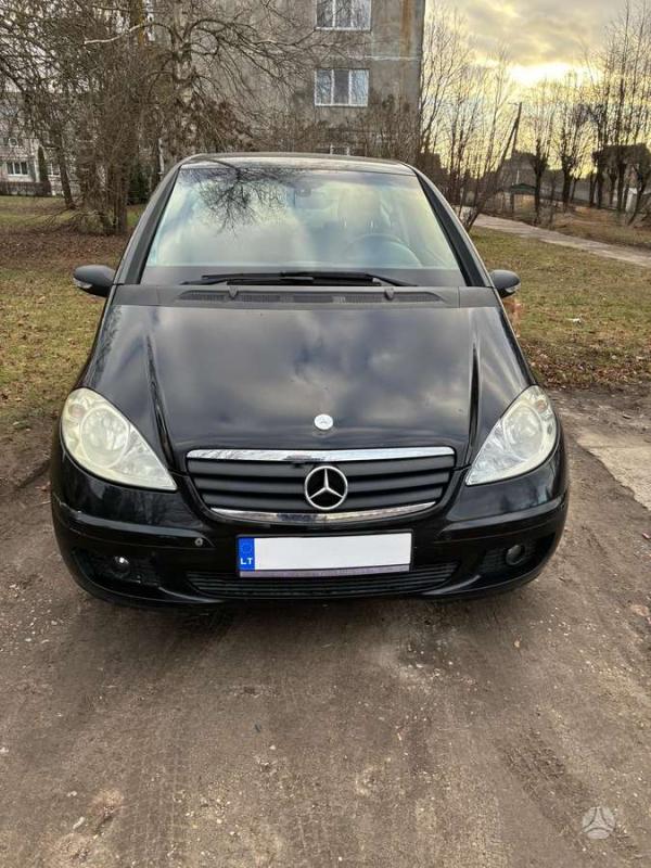 Black Mercedes-Benz A 180 2005 in Kaunas, with an engine capacity of 1.99 L and mileage of 267 thousand km for 1300 €, photo 1 on AUTOMOTO.COM.LV