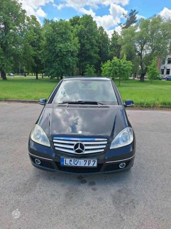 Melns Mercedes-Benz A 180 2009 Varėna, ar dzinēja tilpumu 1.99 L un nobraukumu 330 tūkst. km par 1999 €, foto 2 vietnē AUTOMOTO.COM.LV