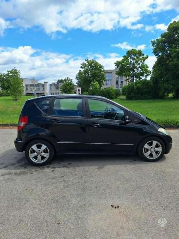 Melns Mercedes-Benz A 180 2009 Varėna, ar dzinēja tilpumu 1.99 L un nobraukumu 330 tūkst. km par 1999 €, foto 4 vietnē AUTOMOTO.COM.LV