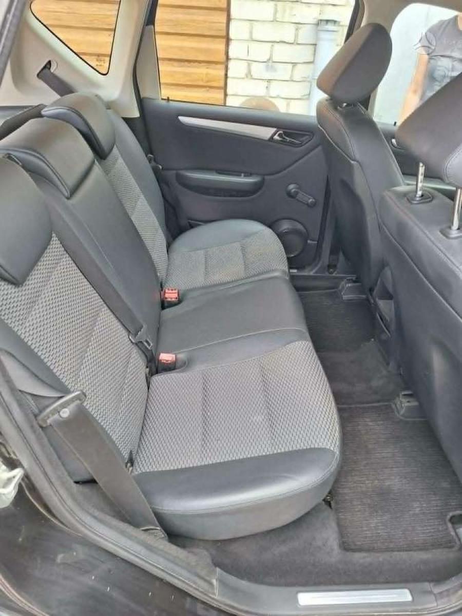 Melns Mercedes-Benz A 180 2009 Varėna, ar dzinēja tilpumu 1.99 L un nobraukumu 330 tūkst. km par 1999 €, foto 11 vietnē AUTOMOTO.COM.LV