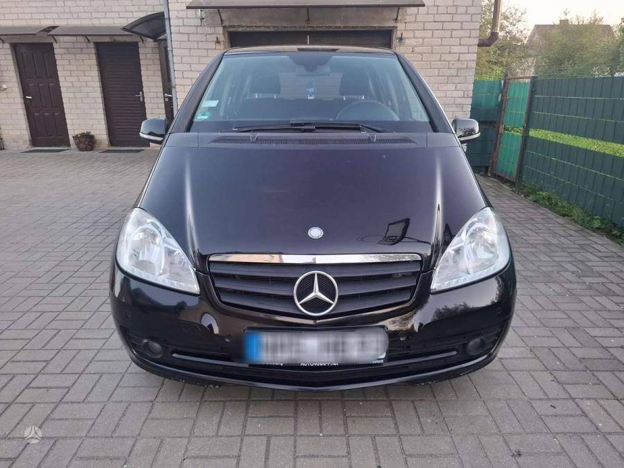 Melns Mercedes-Benz A 180 2010 Vilkaviškis, ar dzinēja tilpumu 2.00 L un nobraukumu 303 tūkst. km par 2800 €, foto 3 vietnē AUTOMOTO.COM.LV