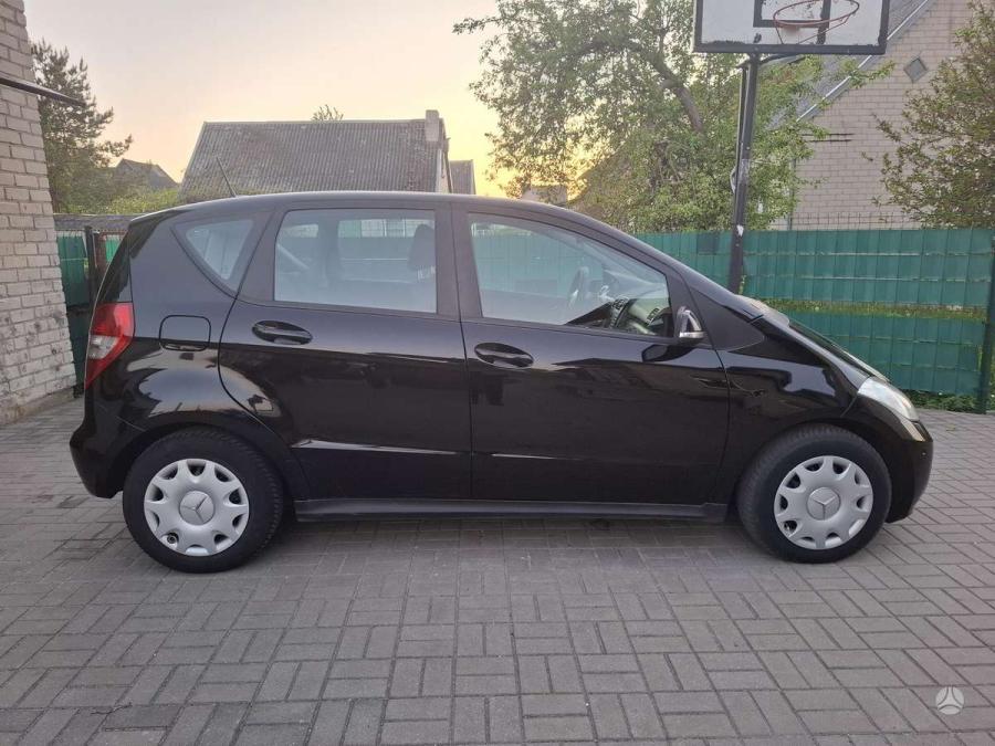 Melns Mercedes-Benz A 180 2010 Vilkaviškis, ar dzinēja tilpumu 2.00 L un nobraukumu 303 tūkst. km par 2800 €, foto 5 vietnē AUTOMOTO.COM.LV