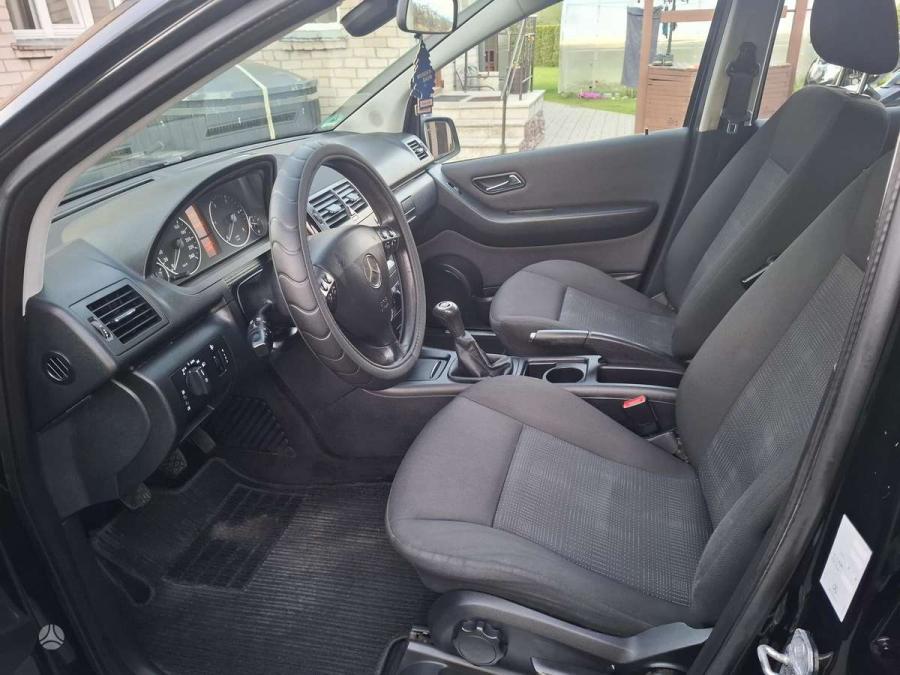 Melns Mercedes-Benz A 180 2010 Vilkaviškis, ar dzinēja tilpumu 2.00 L un nobraukumu 303 tūkst. km par 2800 €, foto 9 vietnē AUTOMOTO.COM.LV