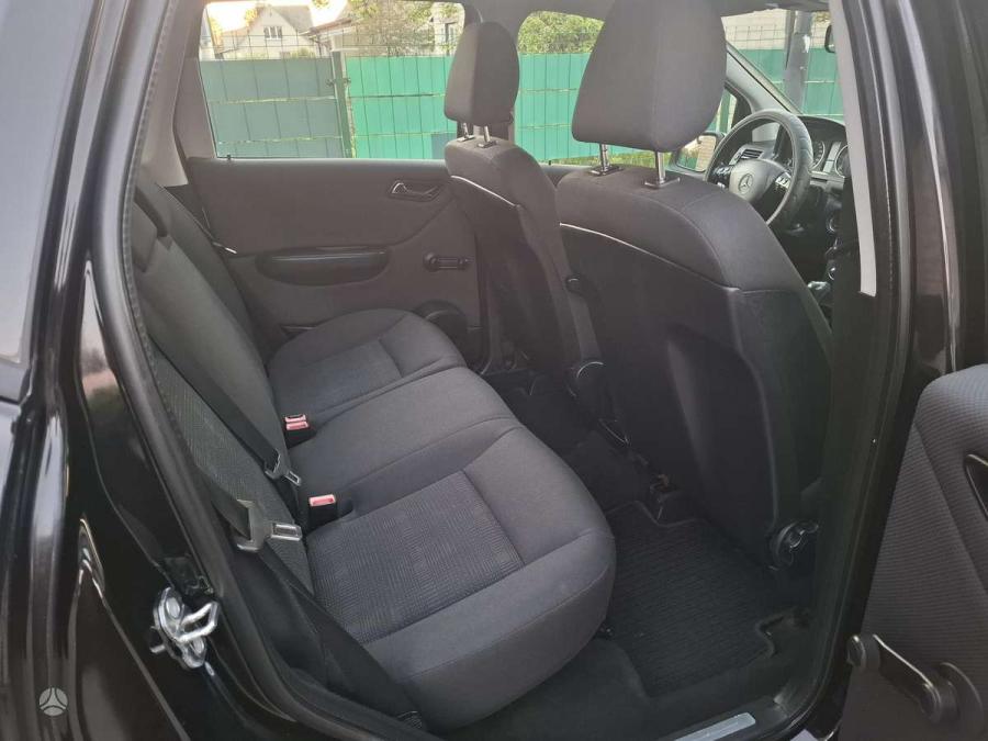 Melns Mercedes-Benz A 180 2010 Vilkaviškis, ar dzinēja tilpumu 2.00 L un nobraukumu 303 tūkst. km par 2800 €, foto 12 vietnē AUTOMOTO.COM.LV