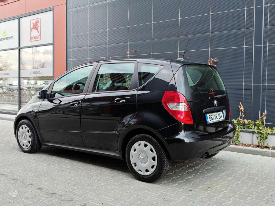 Melns Mercedes-Benz A 180 2011 Klaipėda, ar dzinēja tilpumu 2.00 L un nobraukumu 162 tūkst. km par 3999 €, foto 6 vietnē AUTOMOTO.COM.LV