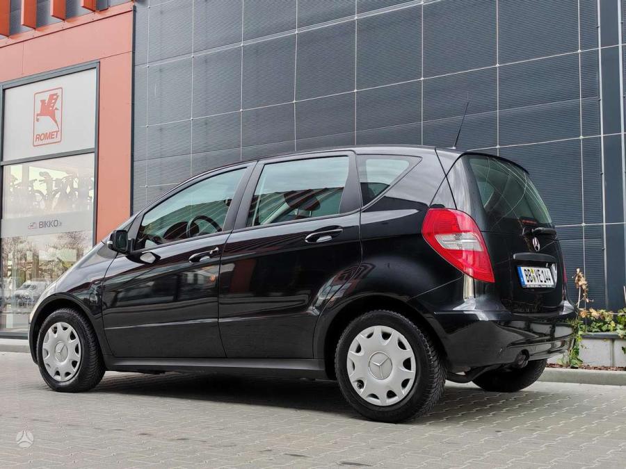 Melns Mercedes-Benz A 180 2011 Klaipėda, ar dzinēja tilpumu 2.00 L un nobraukumu 162 tūkst. km par 3999 €, foto 7 vietnē AUTOMOTO.COM.LV