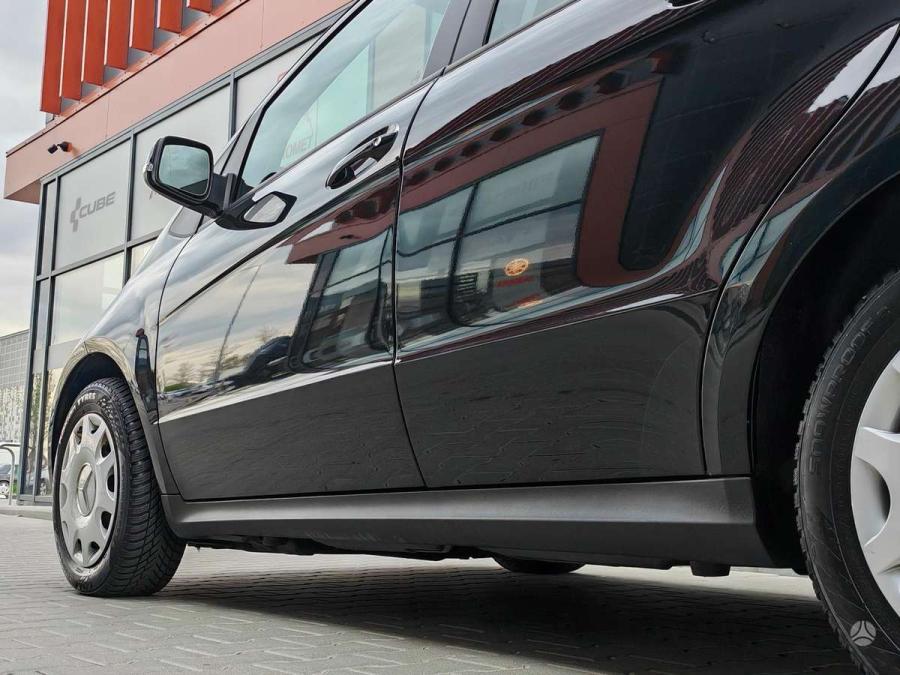 Melns Mercedes-Benz A 180 2011 Klaipėda, ar dzinēja tilpumu 2.00 L un nobraukumu 162 tūkst. km par 3999 €, foto 17 vietnē AUTOMOTO.COM.LV