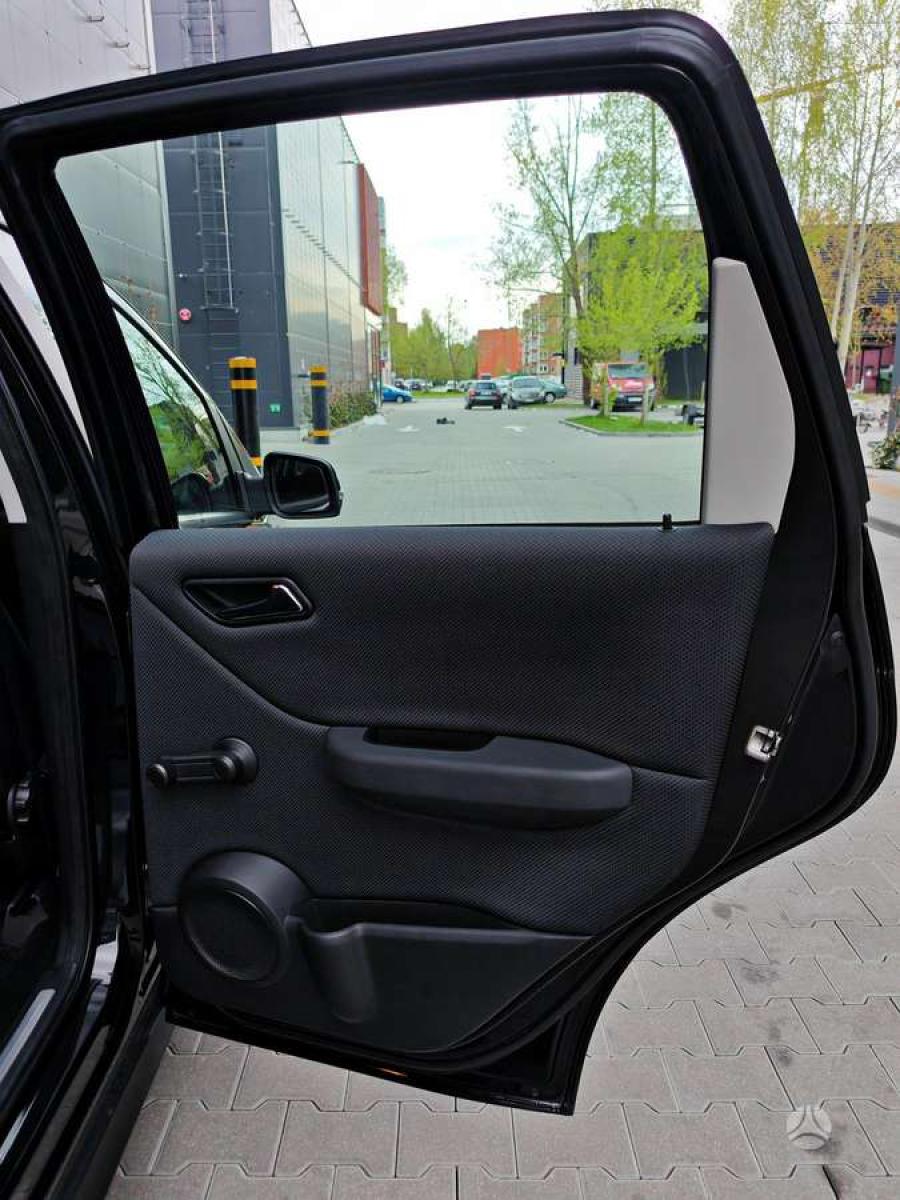 Melns Mercedes-Benz A 180 2011 Klaipėda, ar dzinēja tilpumu 2.00 L un nobraukumu 162 tūkst. km par 3999 €, foto 33 vietnē AUTOMOTO.COM.LV